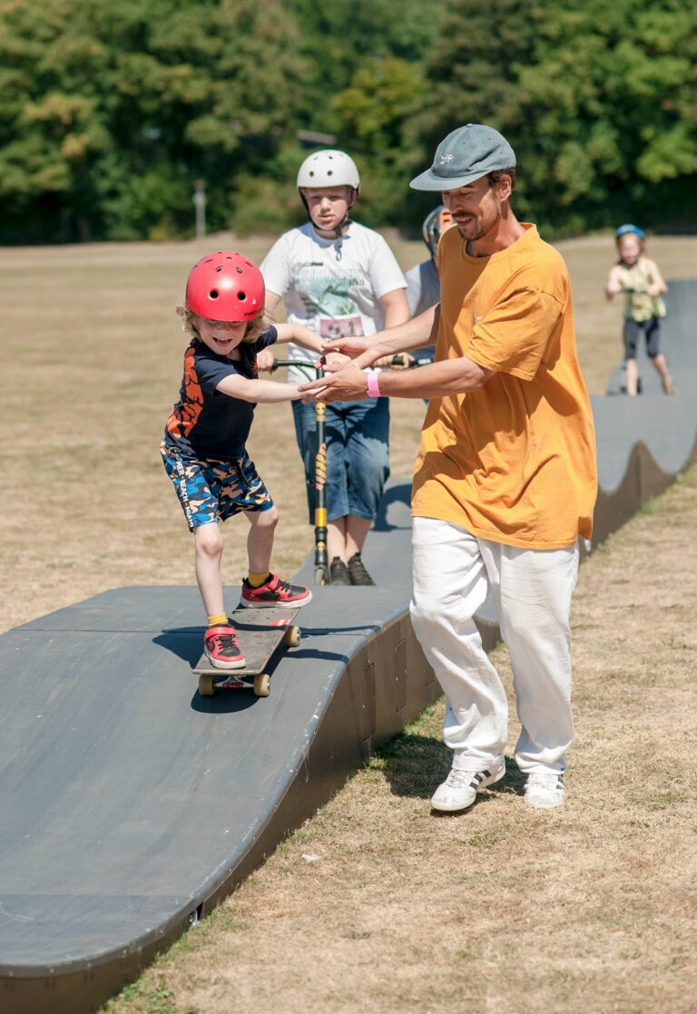How do I ride a pump track? - Modular pump track - PARKITECT®